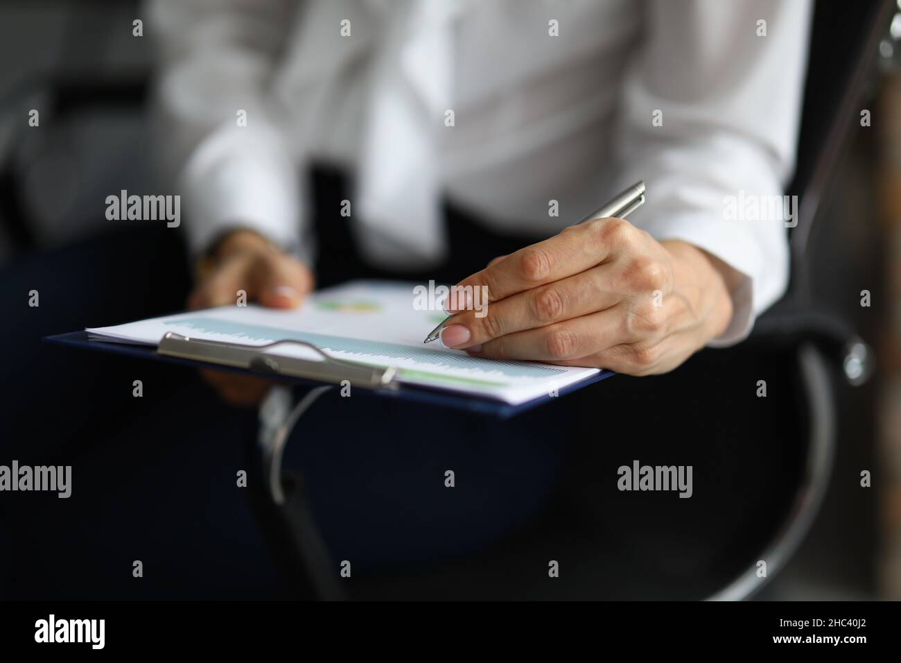 Female form line hi-res stock photography and images - Alamy