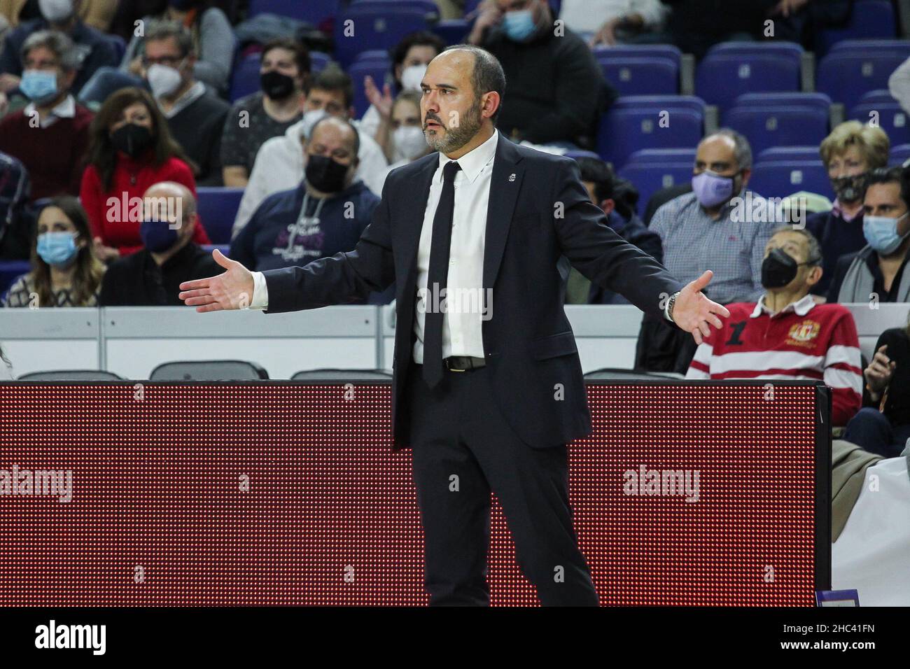 Real madrid assistant coach hi-res stock photography and images - Alamy