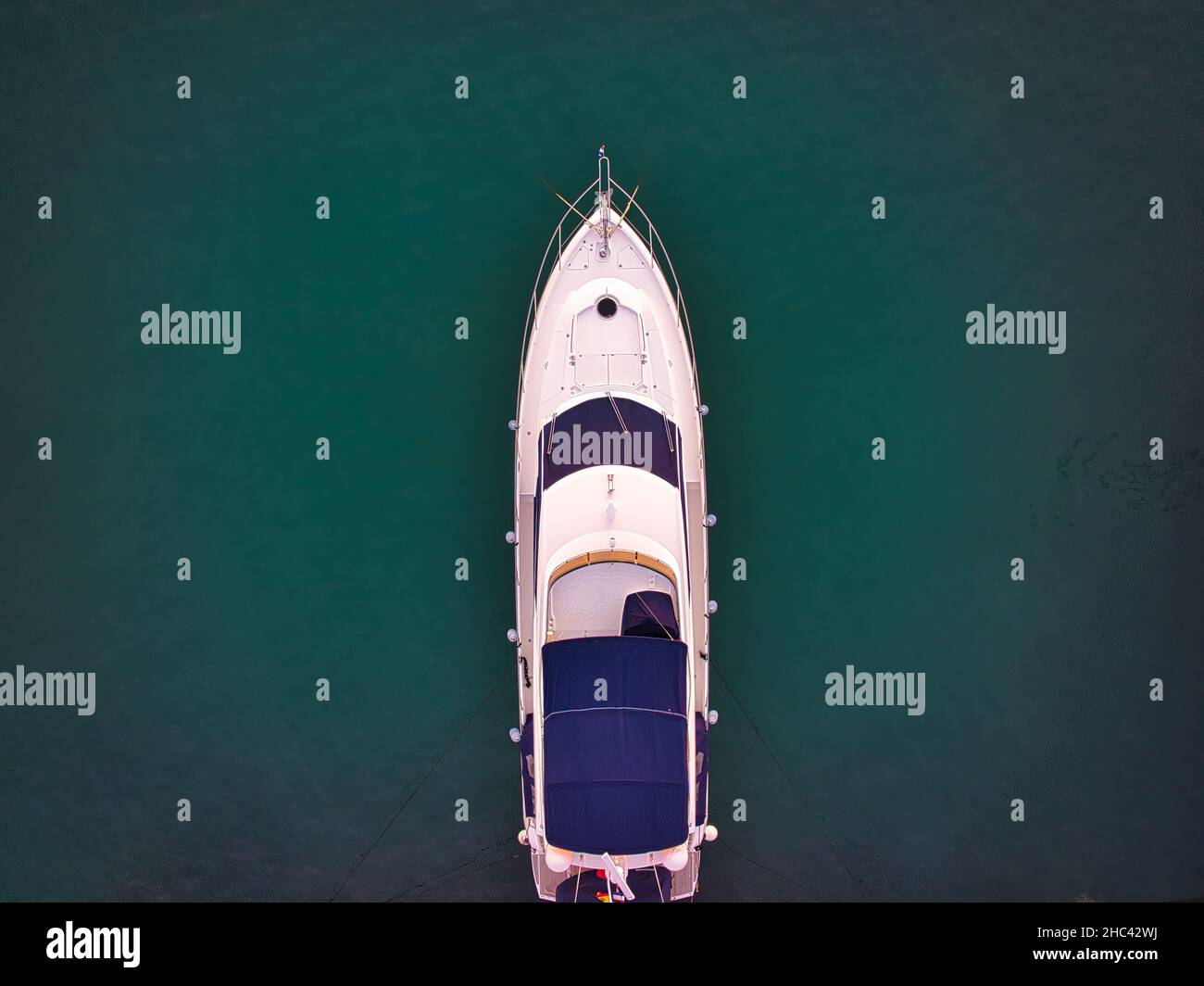 Overhead view of a white boat with blue seats sailed in the sea Stock ...