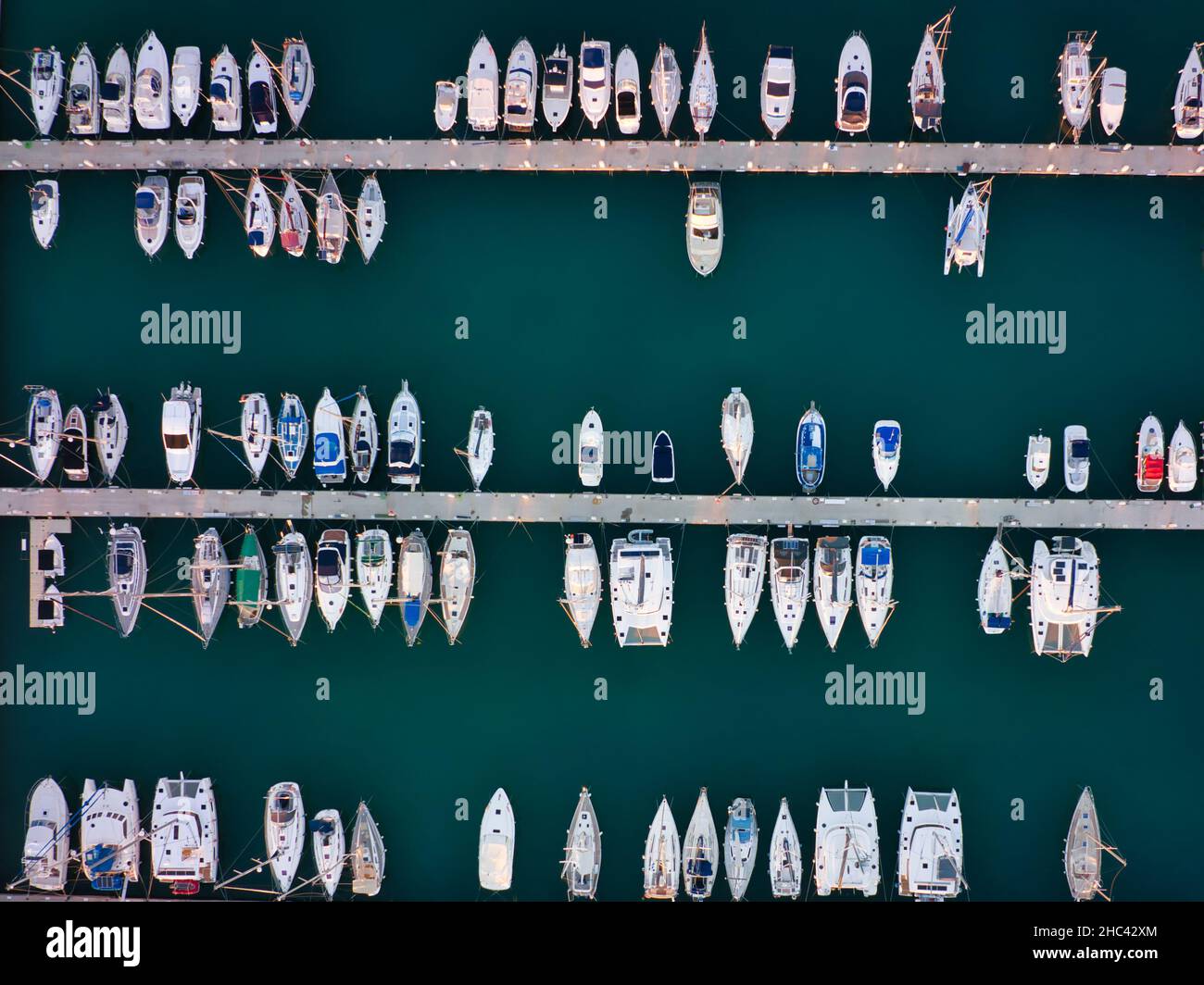 Overhead view of different boats sailed at a harbor Stock Photo - Alamy