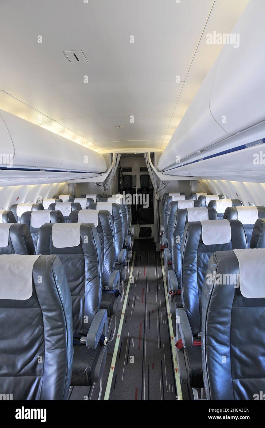 Airplane row hi-res stock photography and images - Alamy