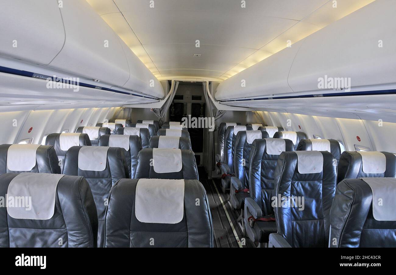 Airplane alley hi-res stock photography and images - Alamy