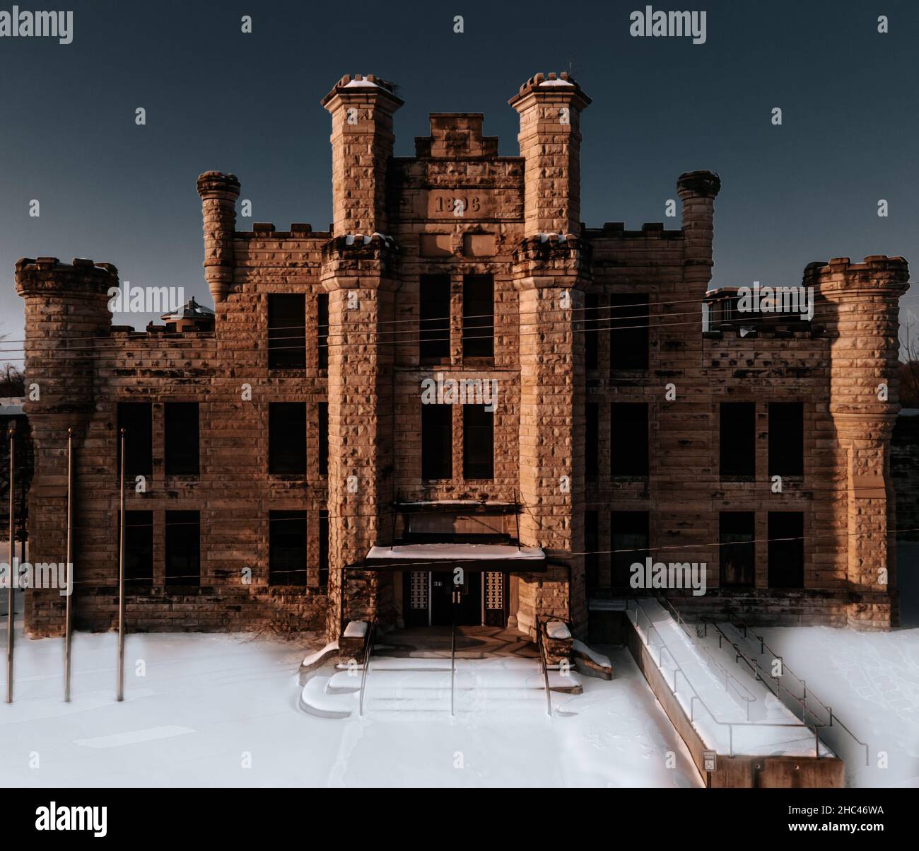 Tower under clear skies hi-res stock photography and images - Alamy