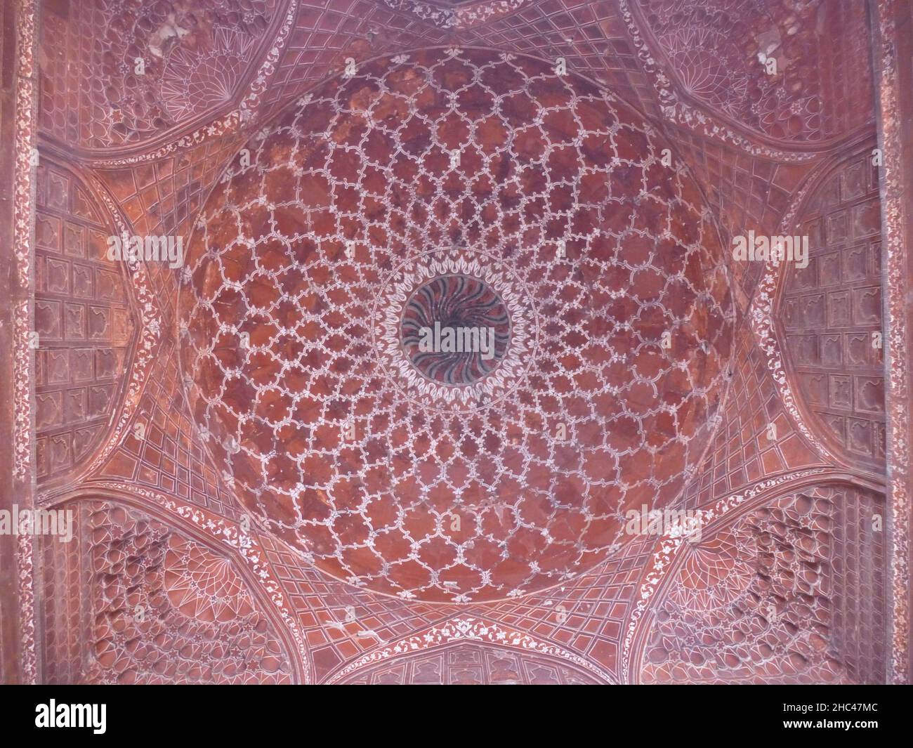 Beautifully painted ceiling of the domes, Taj Mahal Stock Photo - Alamy