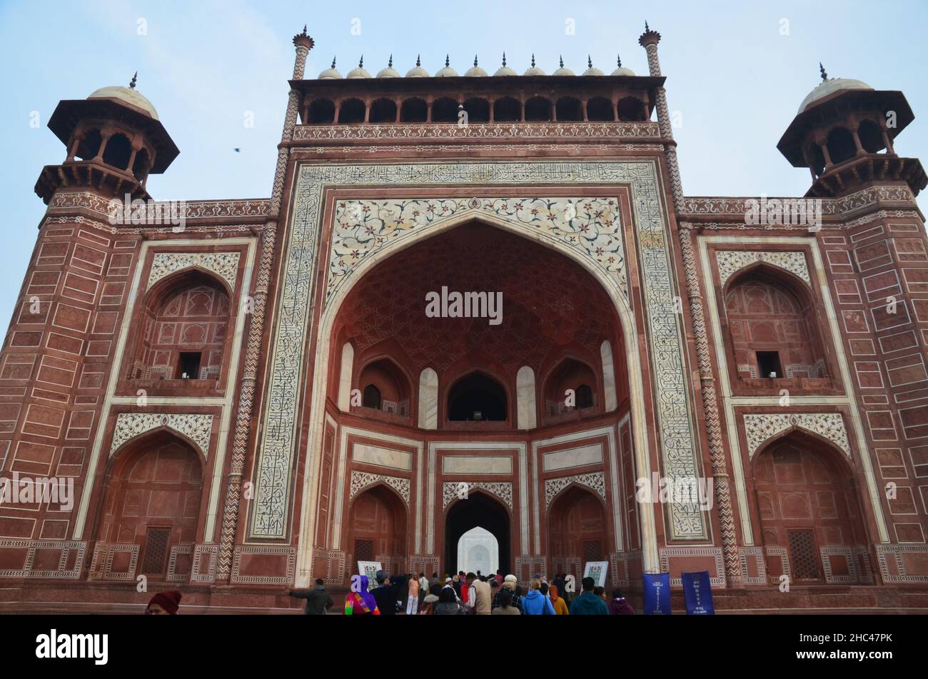 Taj mahal main entrance hi-res stock photography and images - Alamy