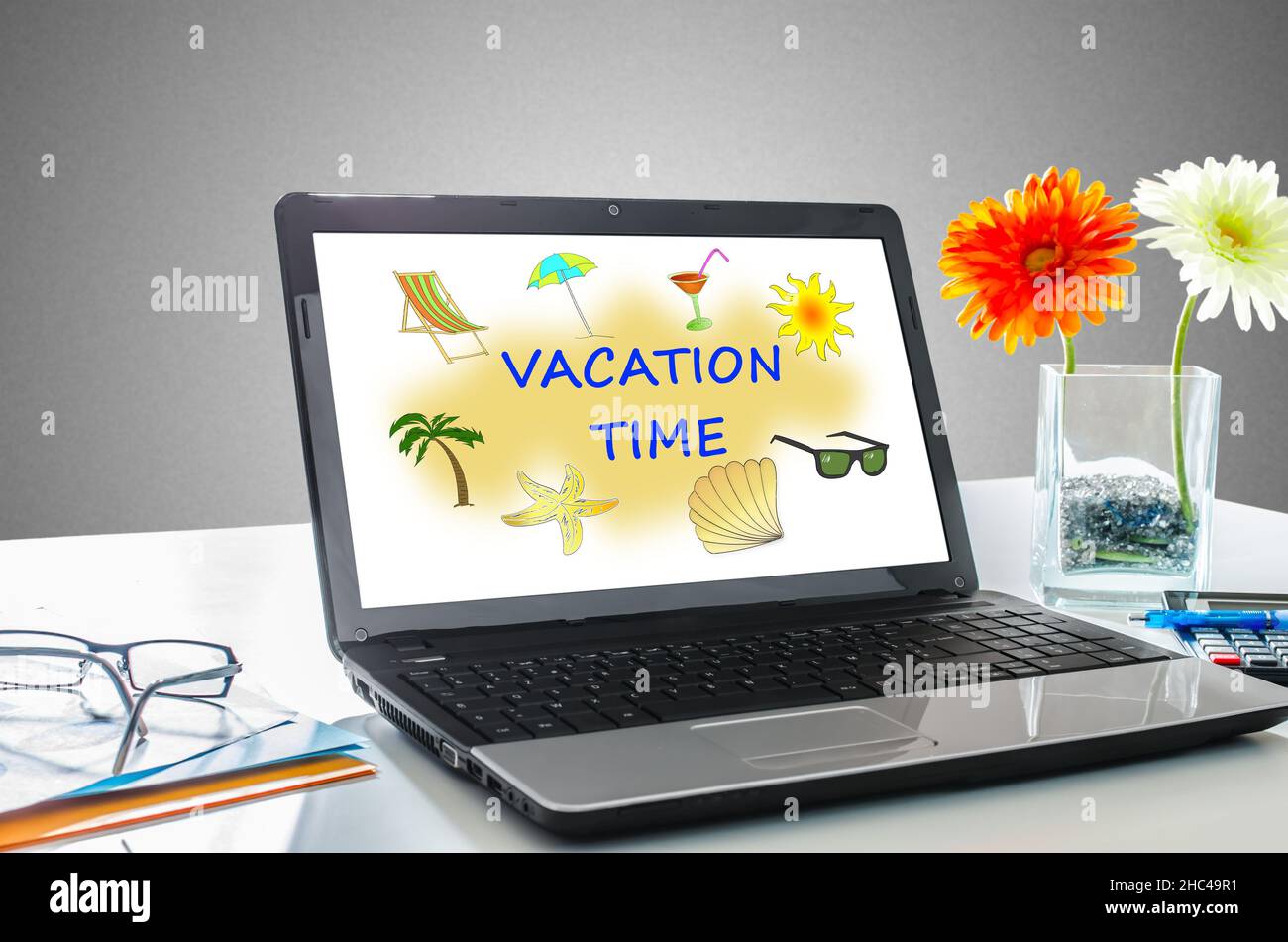 Laptop screen showing vacation time concept Stock Photo - Alamy