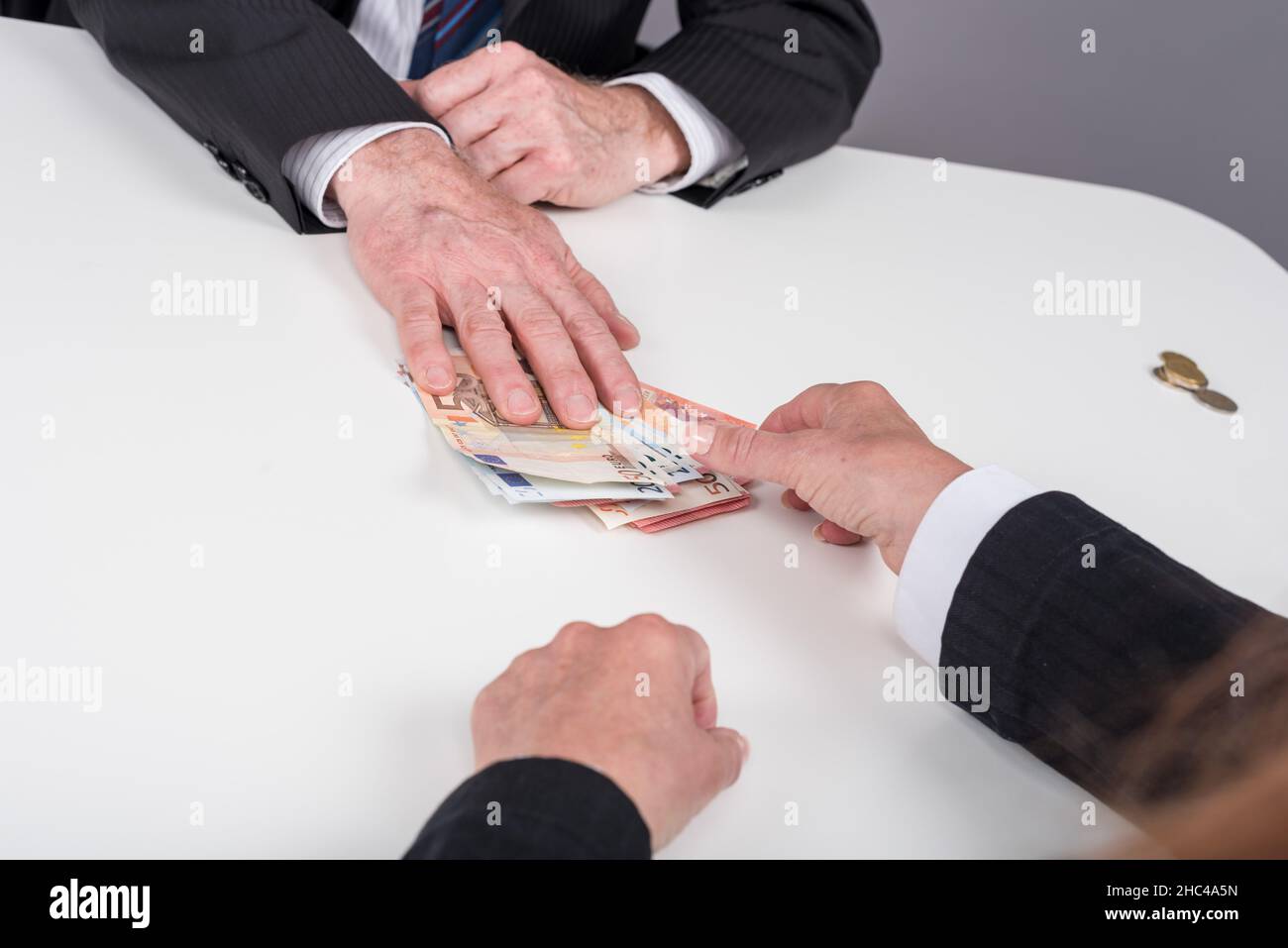 Person handling money hi-res stock photography and images - Alamy