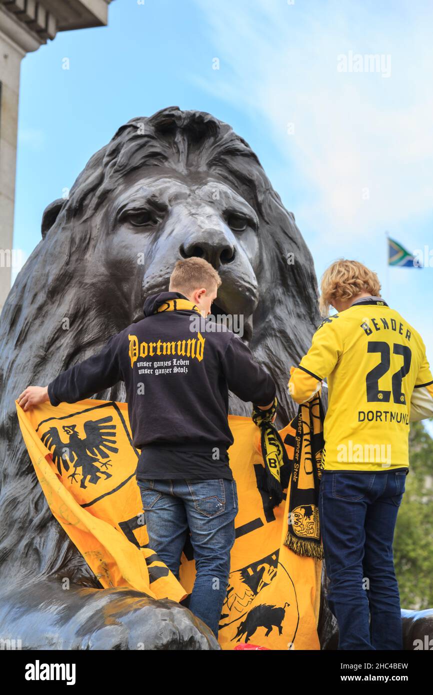 BVB 09 Borussia Dortmund football club fans celebrate in Trafalgar ...