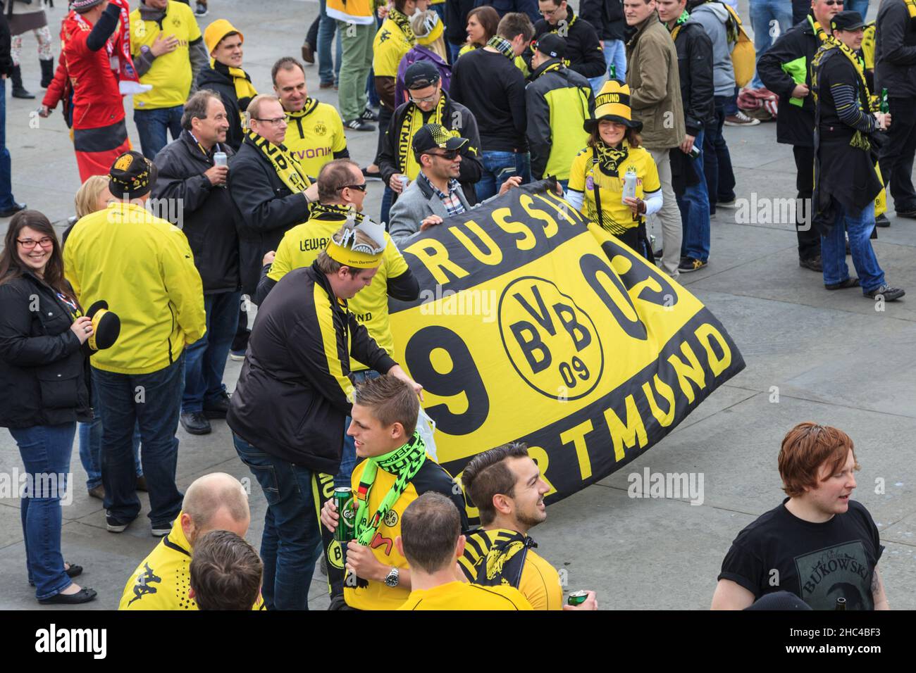 BVB 09 Borussia Dortmund football club fans celebrate in Trafalgar ...