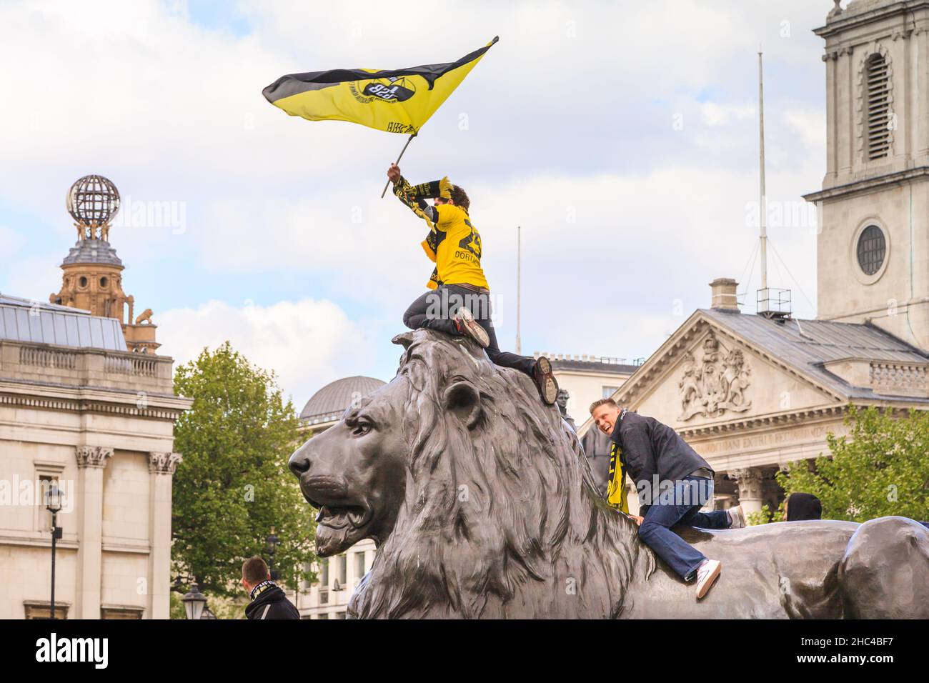 BVB 09 Borussia Dortmund football club fans celebrate in Trafalgar ...
