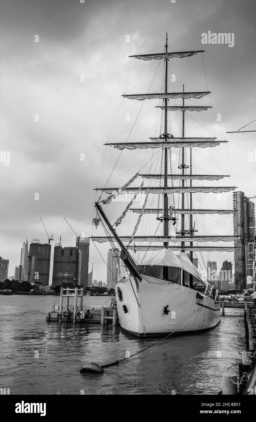 Picture sailing ship in Black and White Stock Photos & Images - Alamy