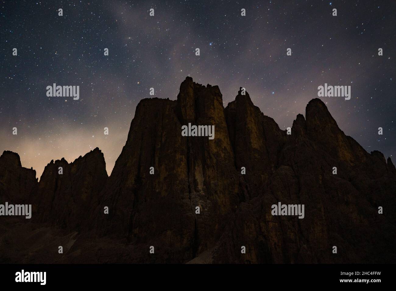 starry night over mountain peaks in the dolomites alps at night Stock ...
