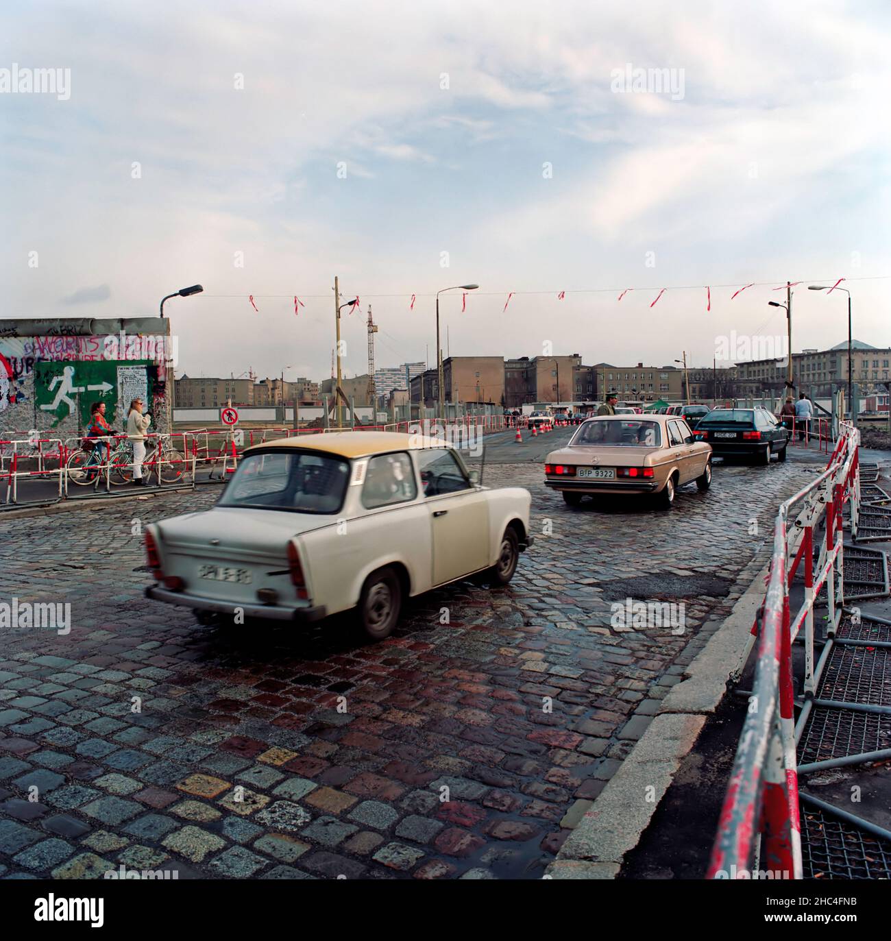 Trabant passing the Brandenburg Gate temporary border crossing ...