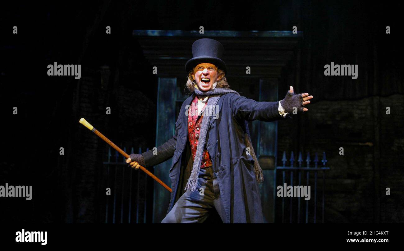Tommy Steele (Ebenezer Scrooge) in SCROOGE at the London Palladium ...