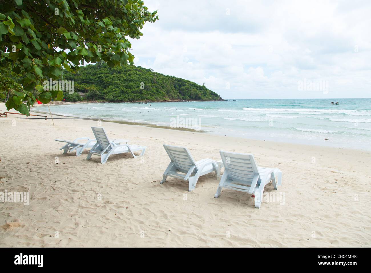White bench and table on a beach by the sea. A relaxing holiday Stock ...