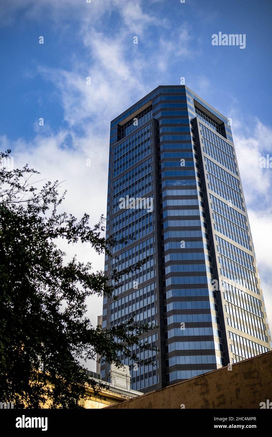 Tall glass building hi-res stock photography and images - Alamy