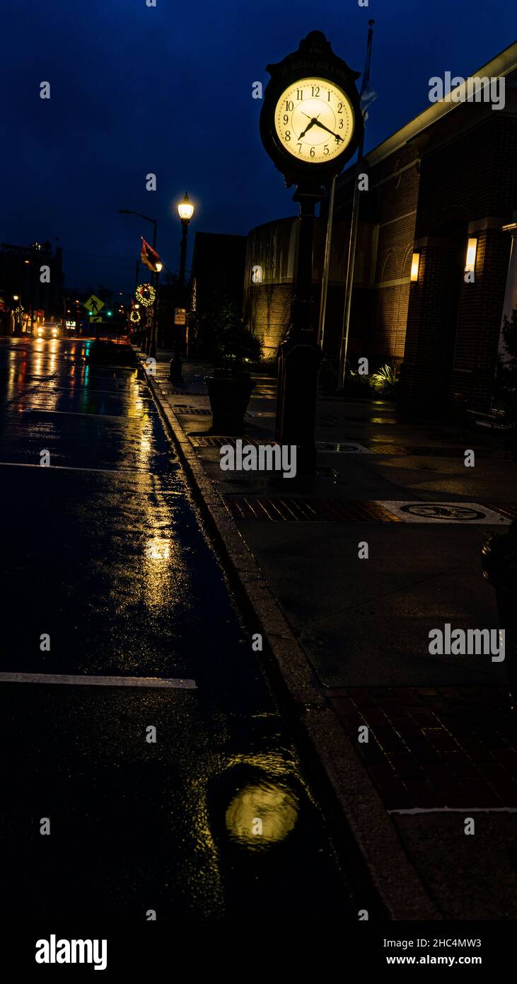 Downtown clock shot hi-res stock photography and images - Alamy