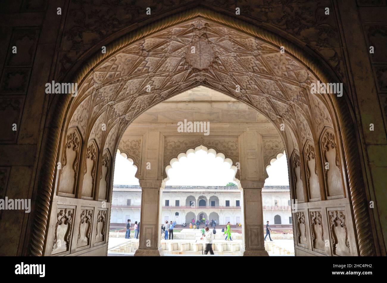 Splendid arch in the palace of Agra Fort Stock Photo - Alamy
