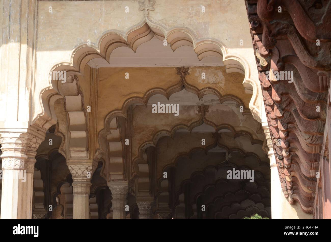 Beautiful archway inside of Agra Fort Stock Photo - Alamy