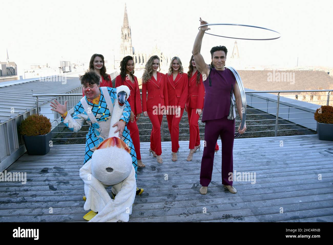 21 December 2021, North Rhine-Westphalia, Cologne: The Clown Duo ...