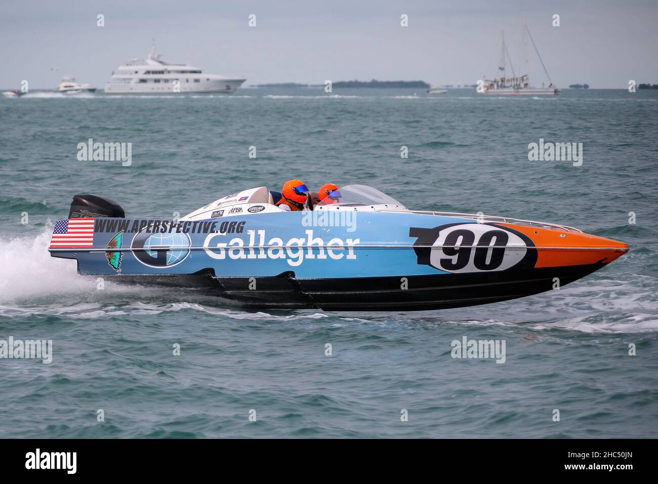 Fast speed boats from above hi-res stock photography and images - Alamy