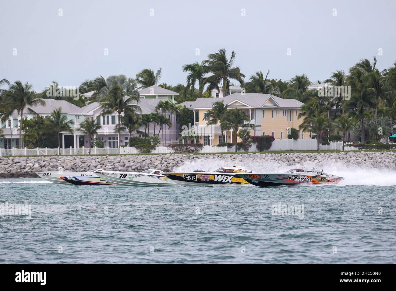 Motorboat offshore ocean race hi-res stock photography and images - Alamy