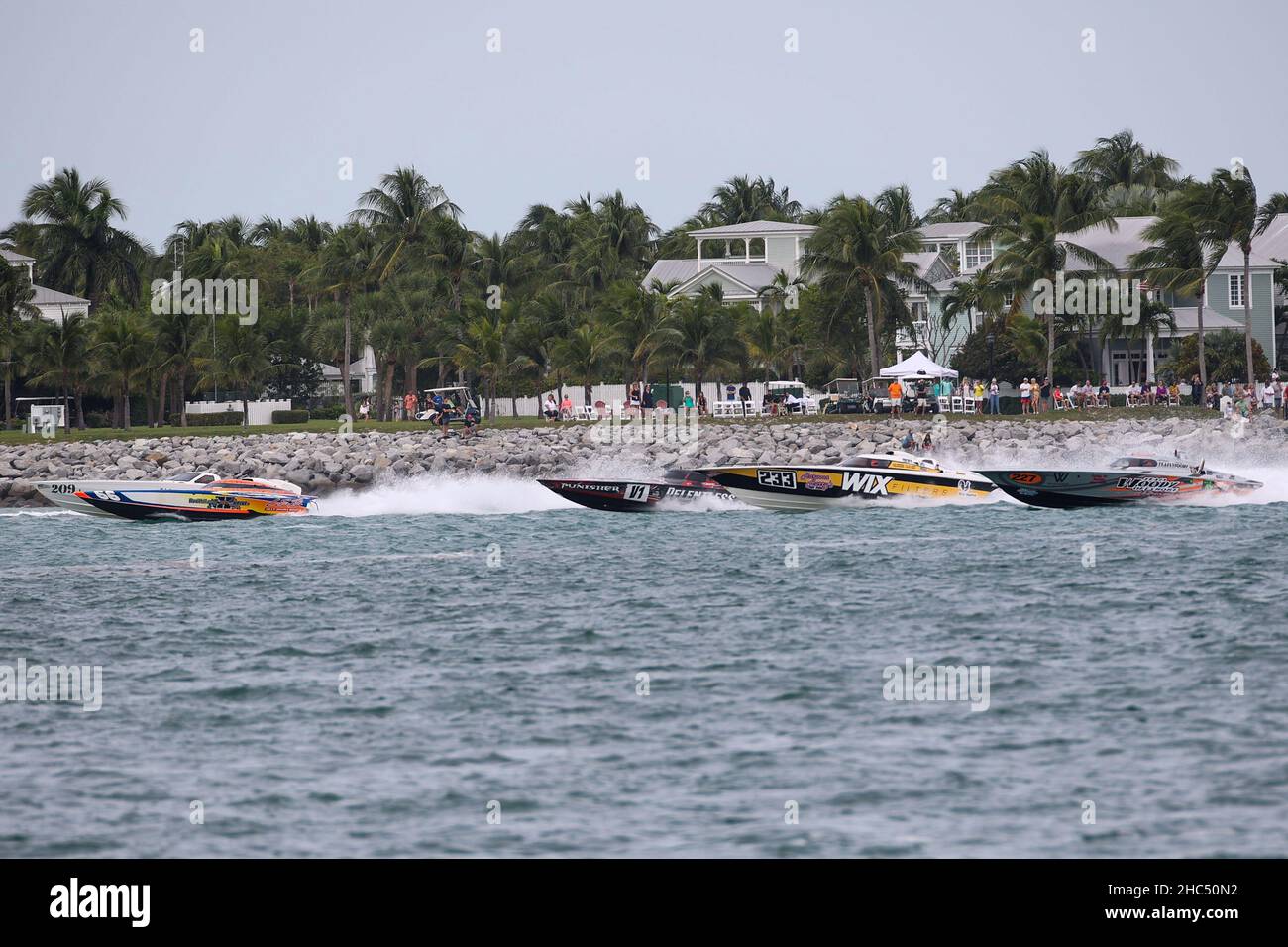 Motorboat offshore ocean race hi-res stock photography and images - Alamy