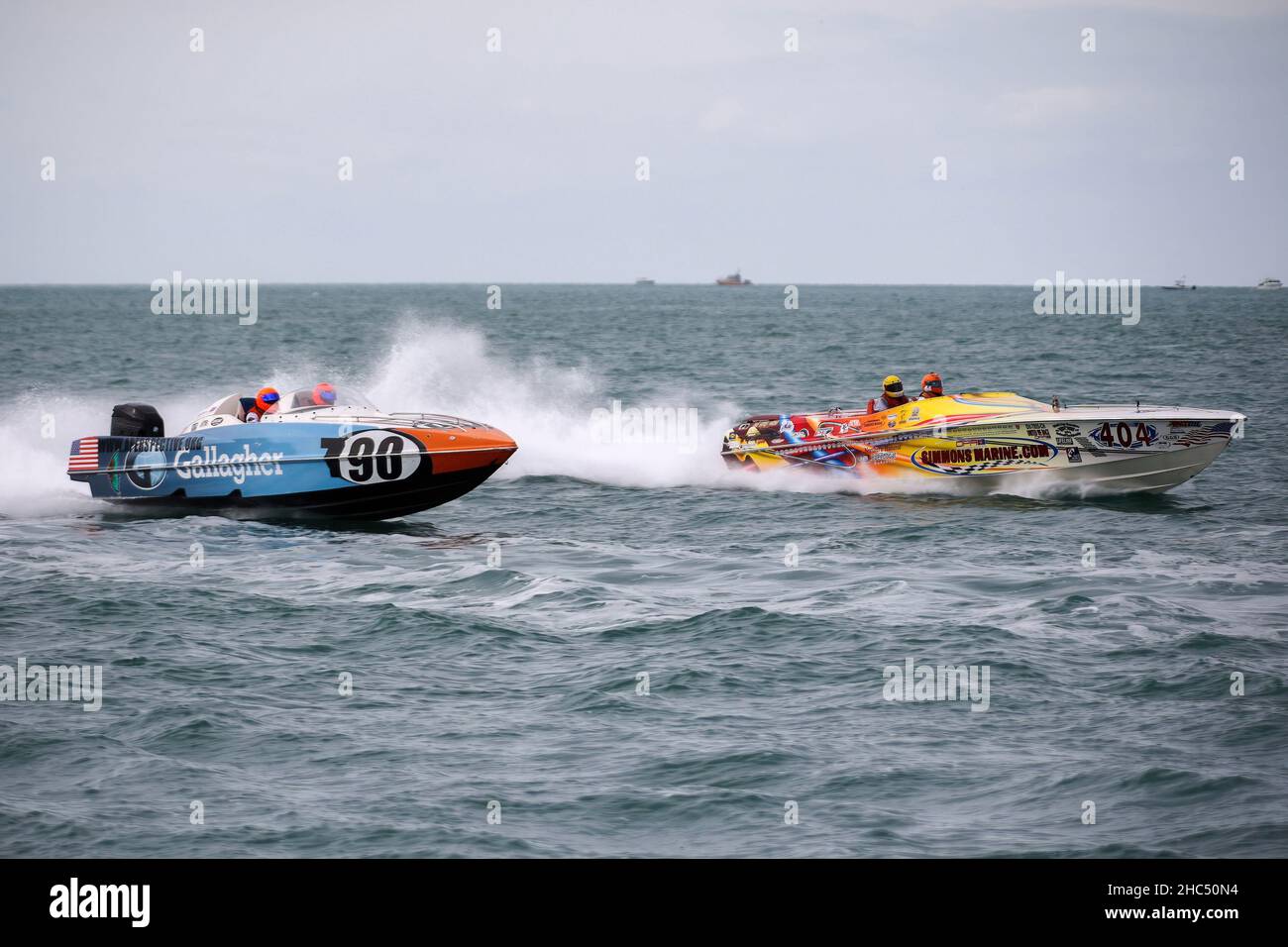 Motorboat offshore ocean race hi-res stock photography and images - Alamy