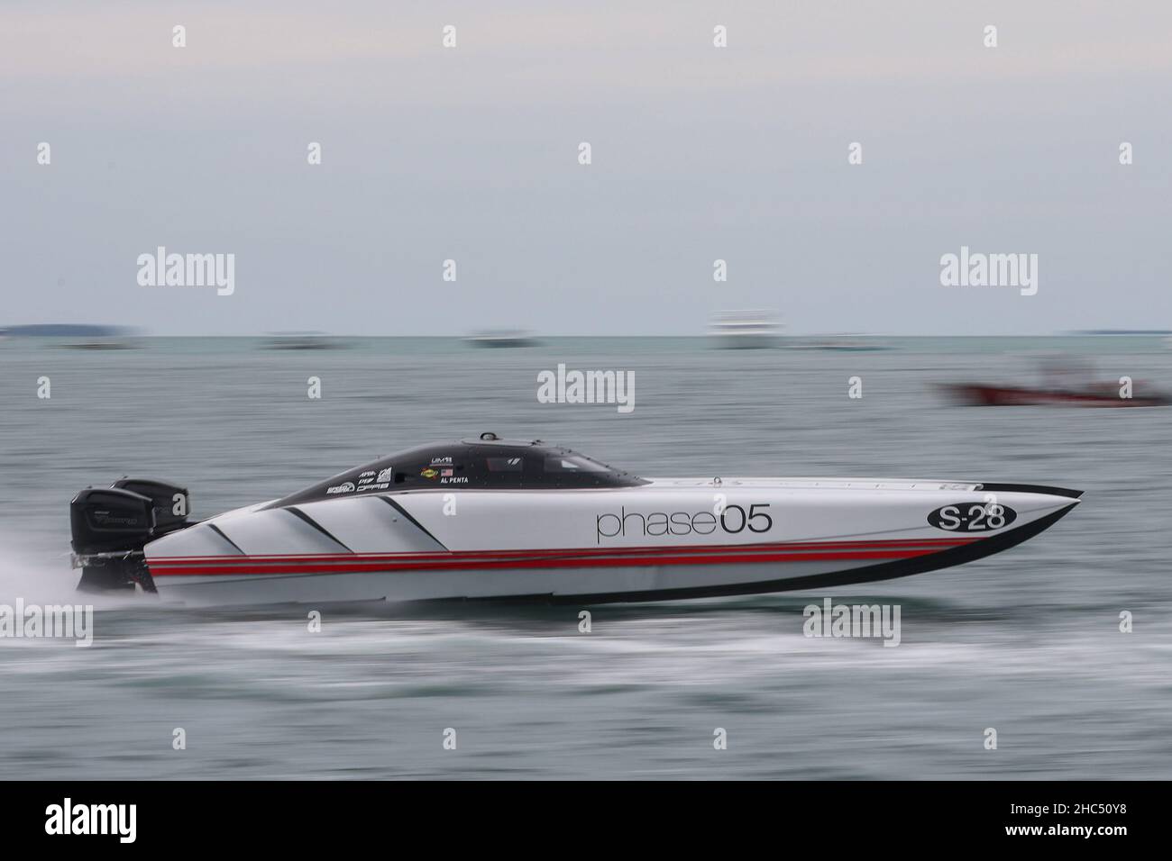 Fast speed boats from above hi-res stock photography and images - Alamy