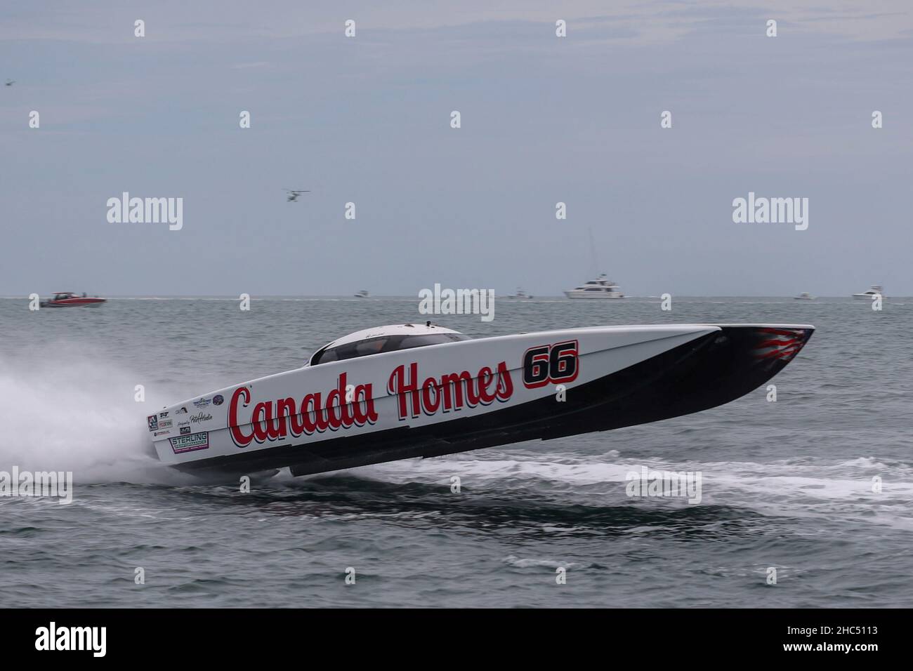Motorboat offshore ocean race hi-res stock photography and images - Alamy