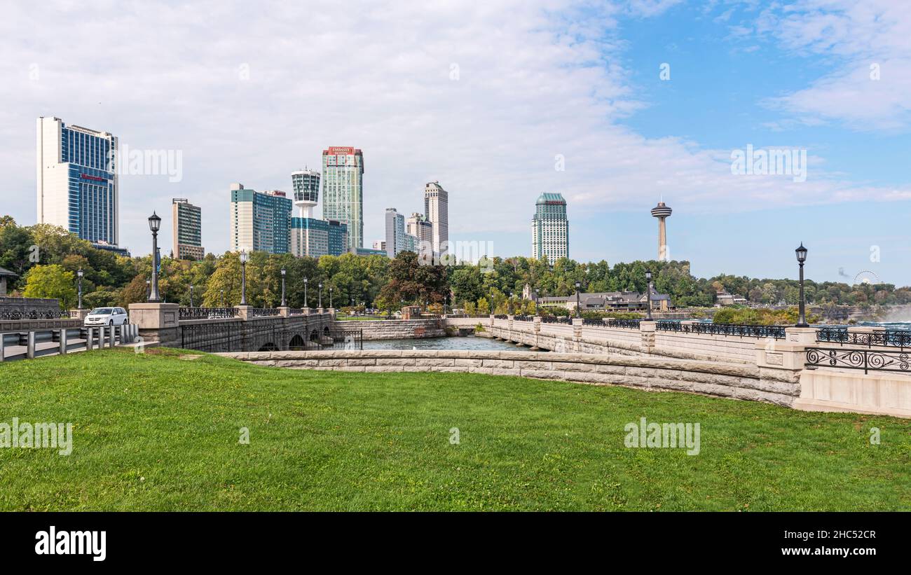 Famous buildings in ontario hi-res stock photography and images - Alamy