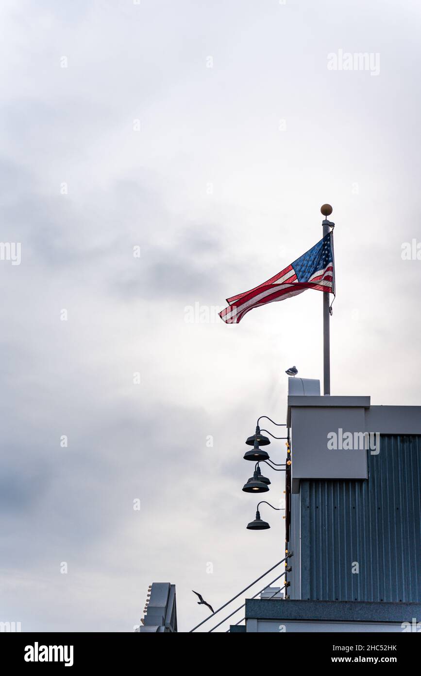 Blowing american flag building hi-res stock photography and images - Alamy