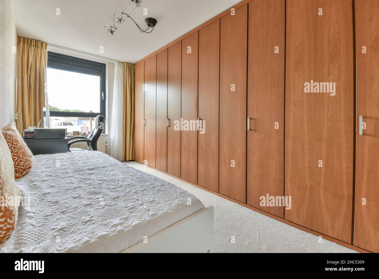 Elastic bed hi-res stock photography and images - Alamy
