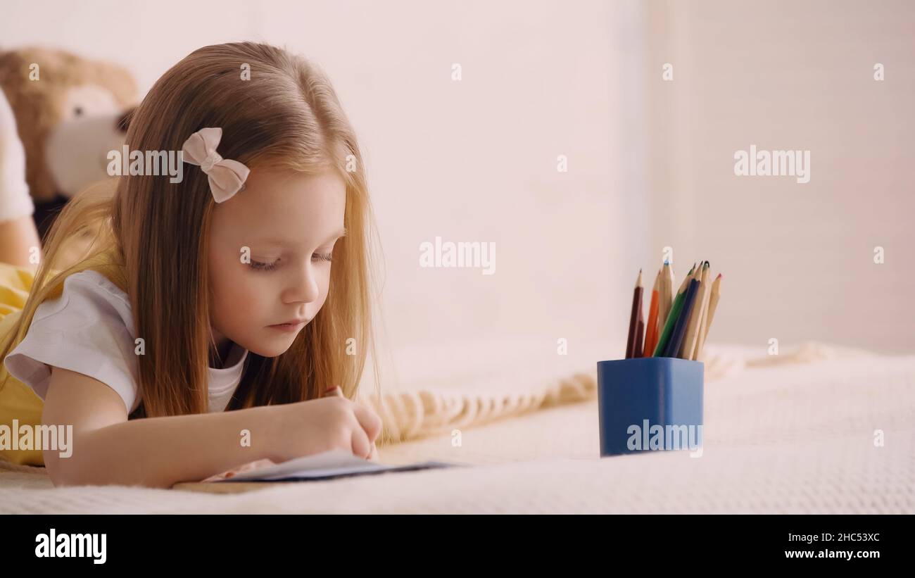 Kid drawing hi-res stock photography and images - Alamy