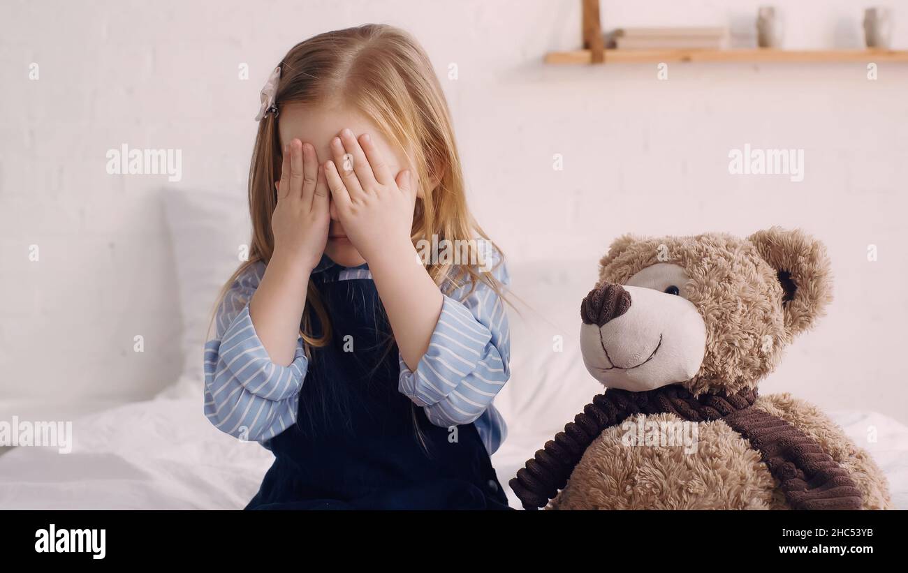Child covering face hi-res stock photography and images - Alamy