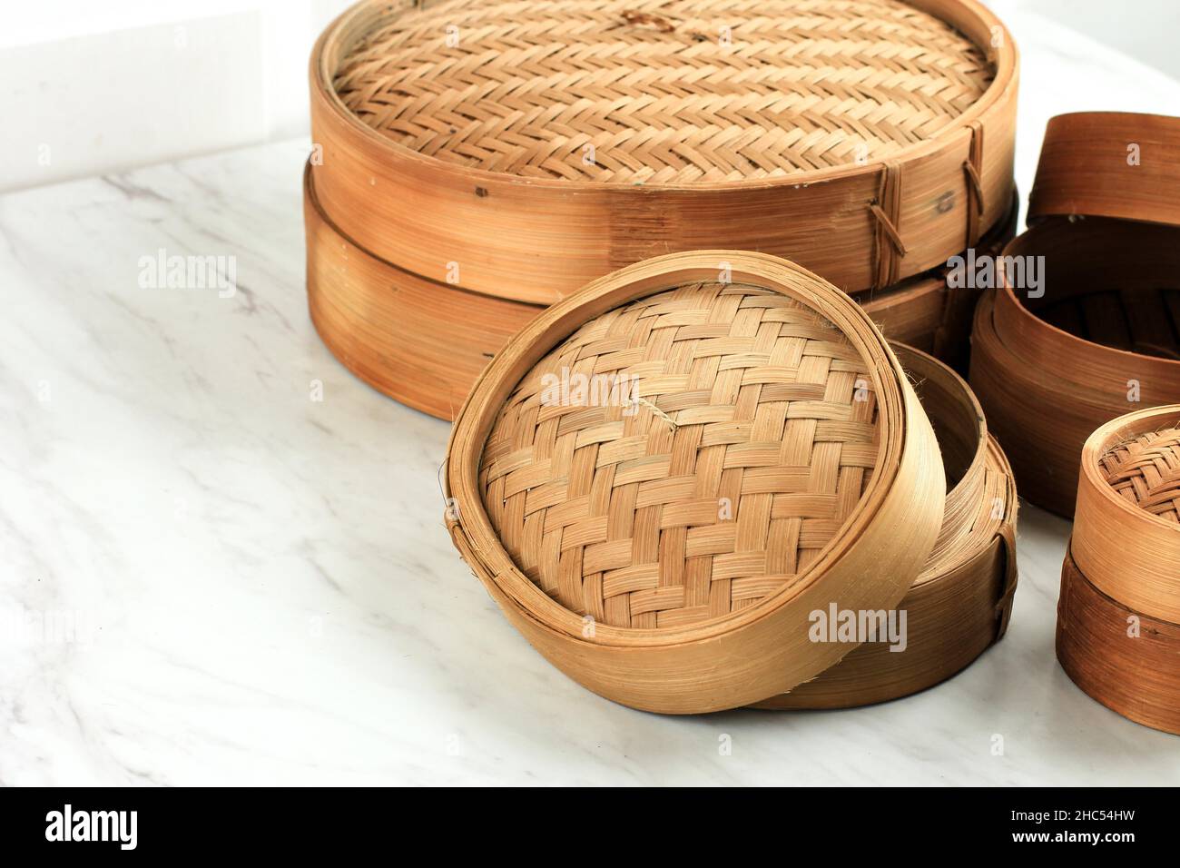 Stack of bamboo steamer hi-res stock photography and images - Alamy