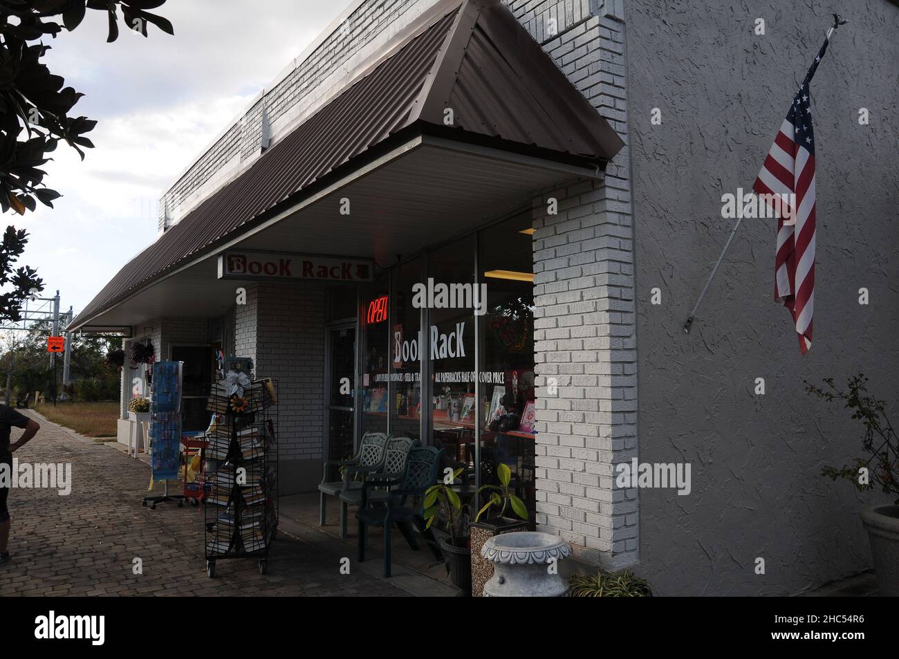 OCOEE/ORLANDO / FLORIDA / USA - 01 December 2017. Book rack store and ...