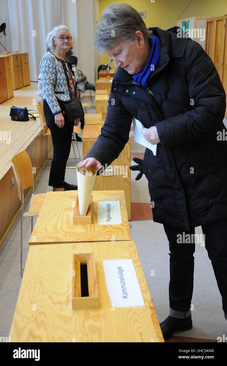 Voting liong list papers hi-res stock photography and images - Alamy