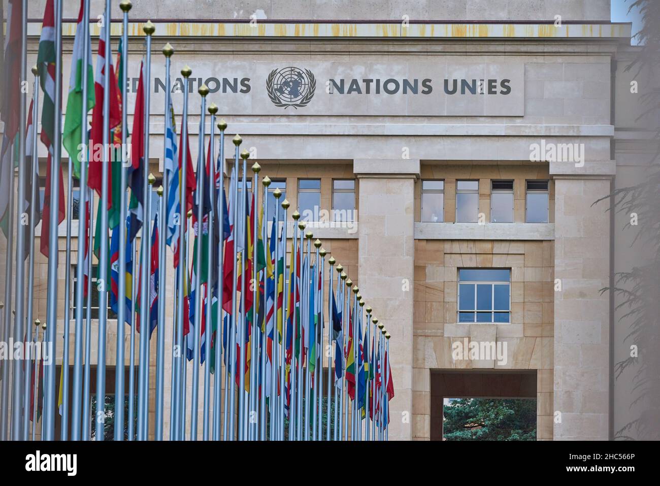 Headquarters united nations flag hi-res stock photography and images - Alamy