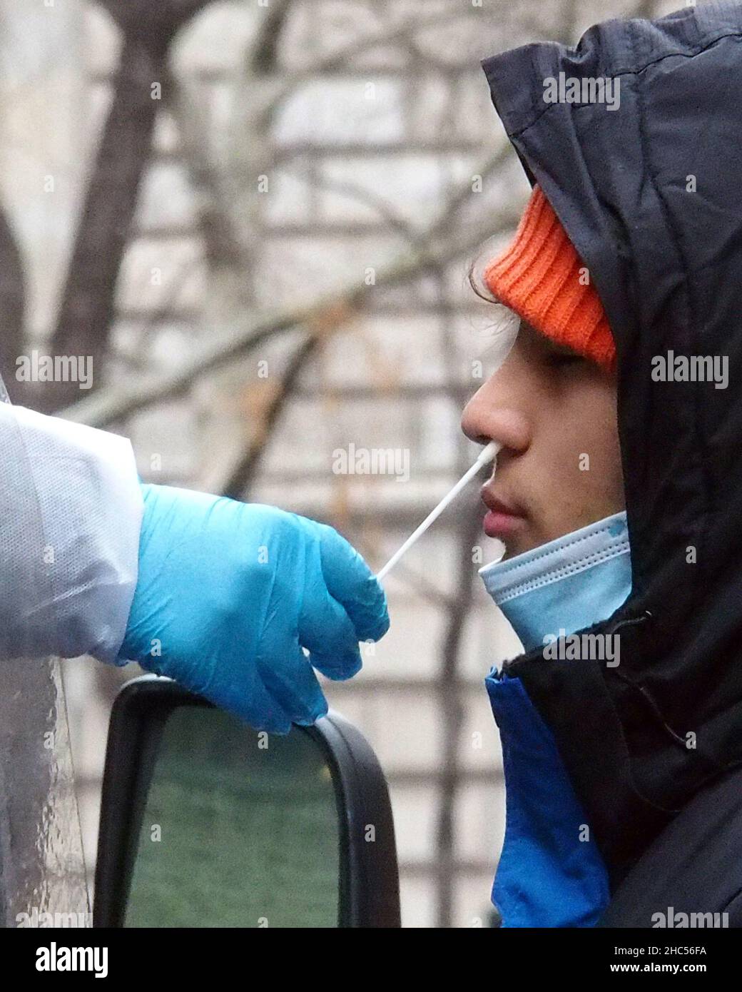 New York, New York, USA. 24th Dec, 2021. People get tested for Covid at ...