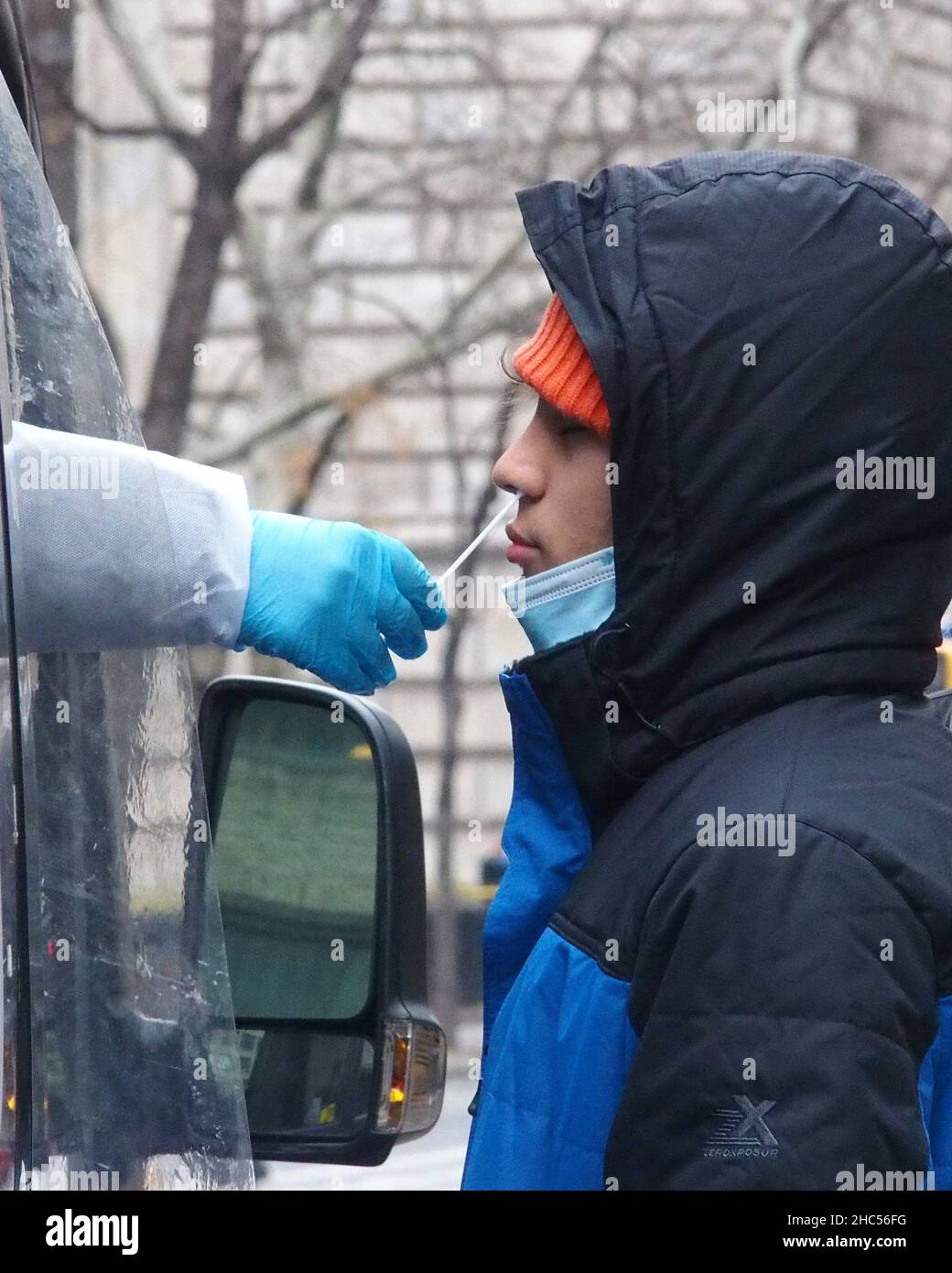 New York, New York, USA. 24th Dec, 2021. People get tested for Covid at ...