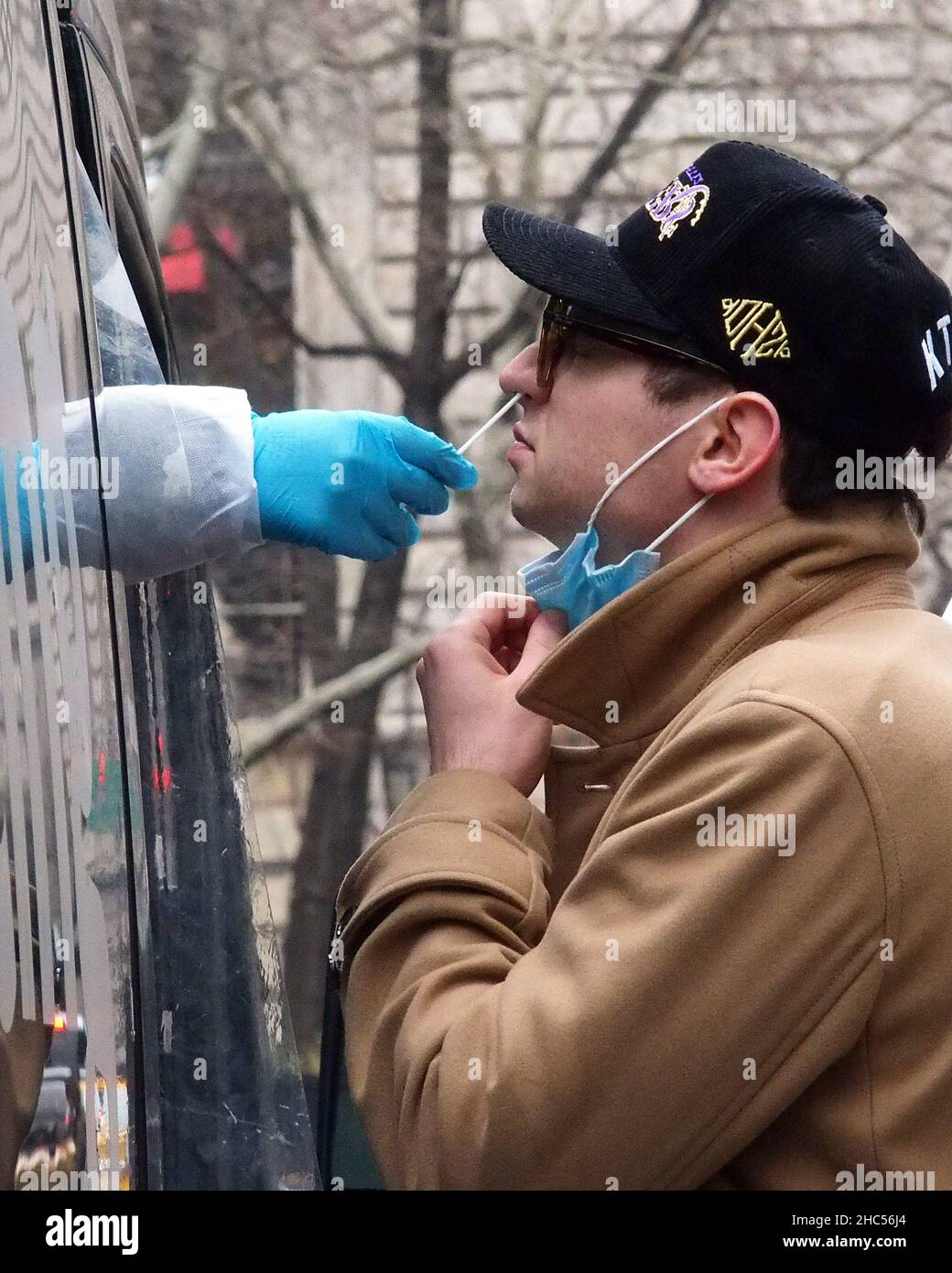 New York, New York, USA. 24th Dec, 2021. People get tested for Covid at ...