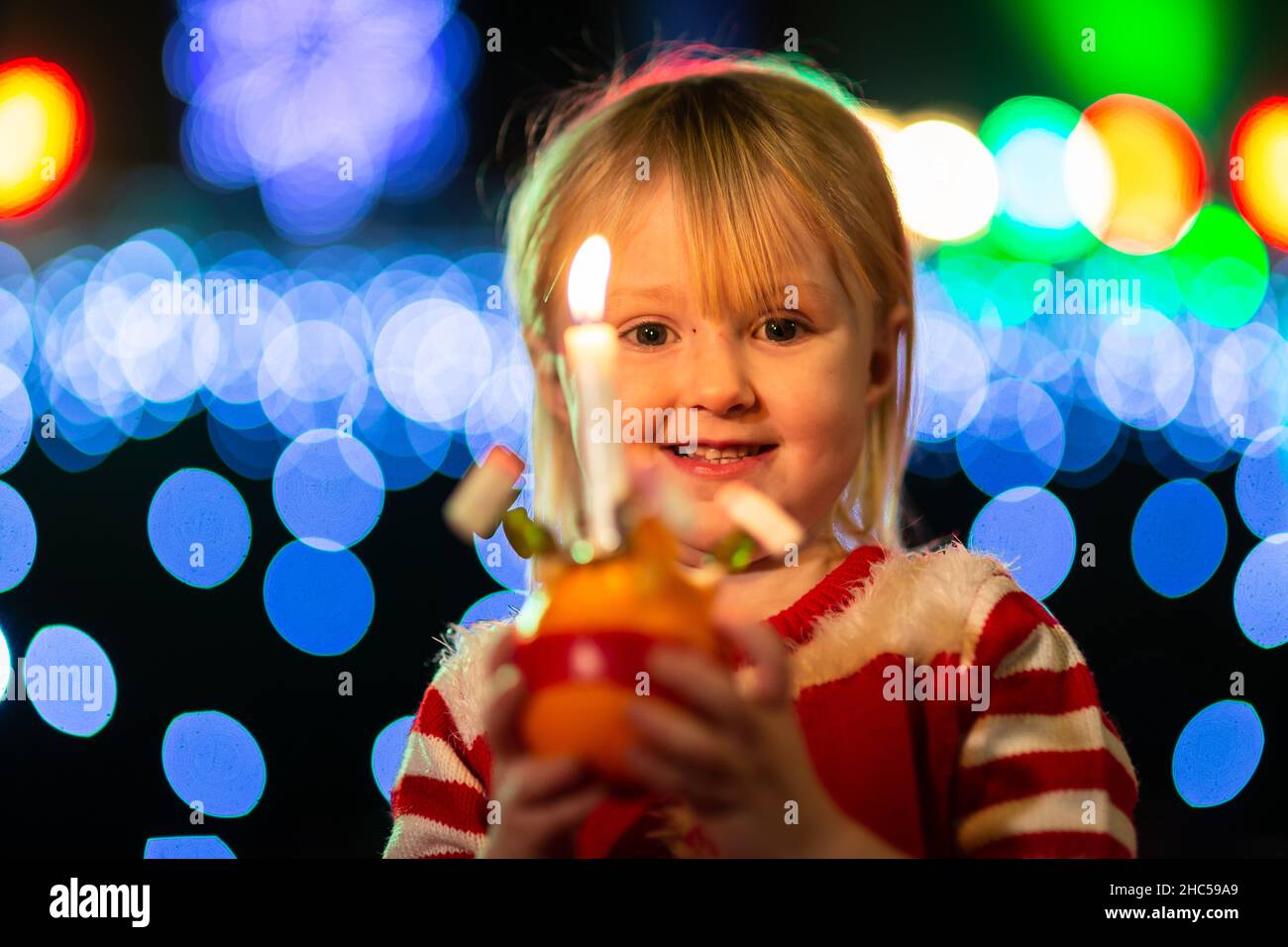 Christingle service hi-res stock photography and images - Alamy