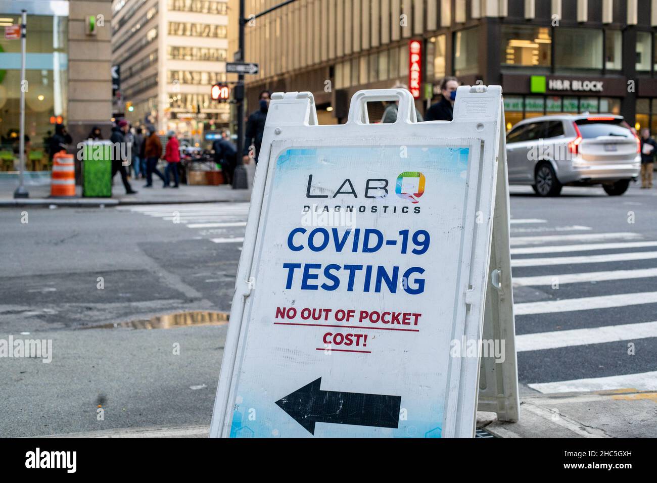 Doctors covid new york city hi-res stock photography and images - Alamy