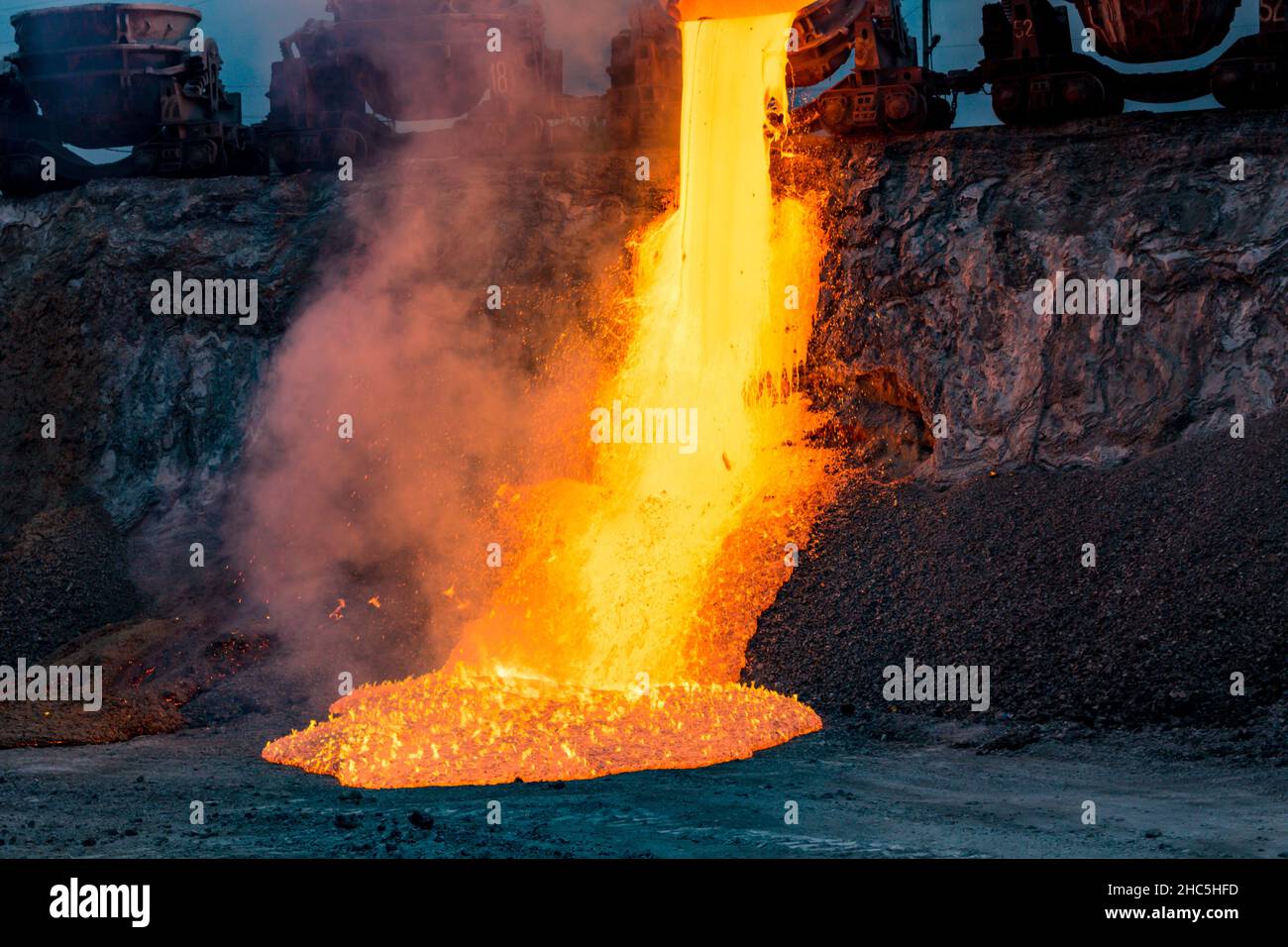 Sulfur melting hi-res stock photography and images - Alamy