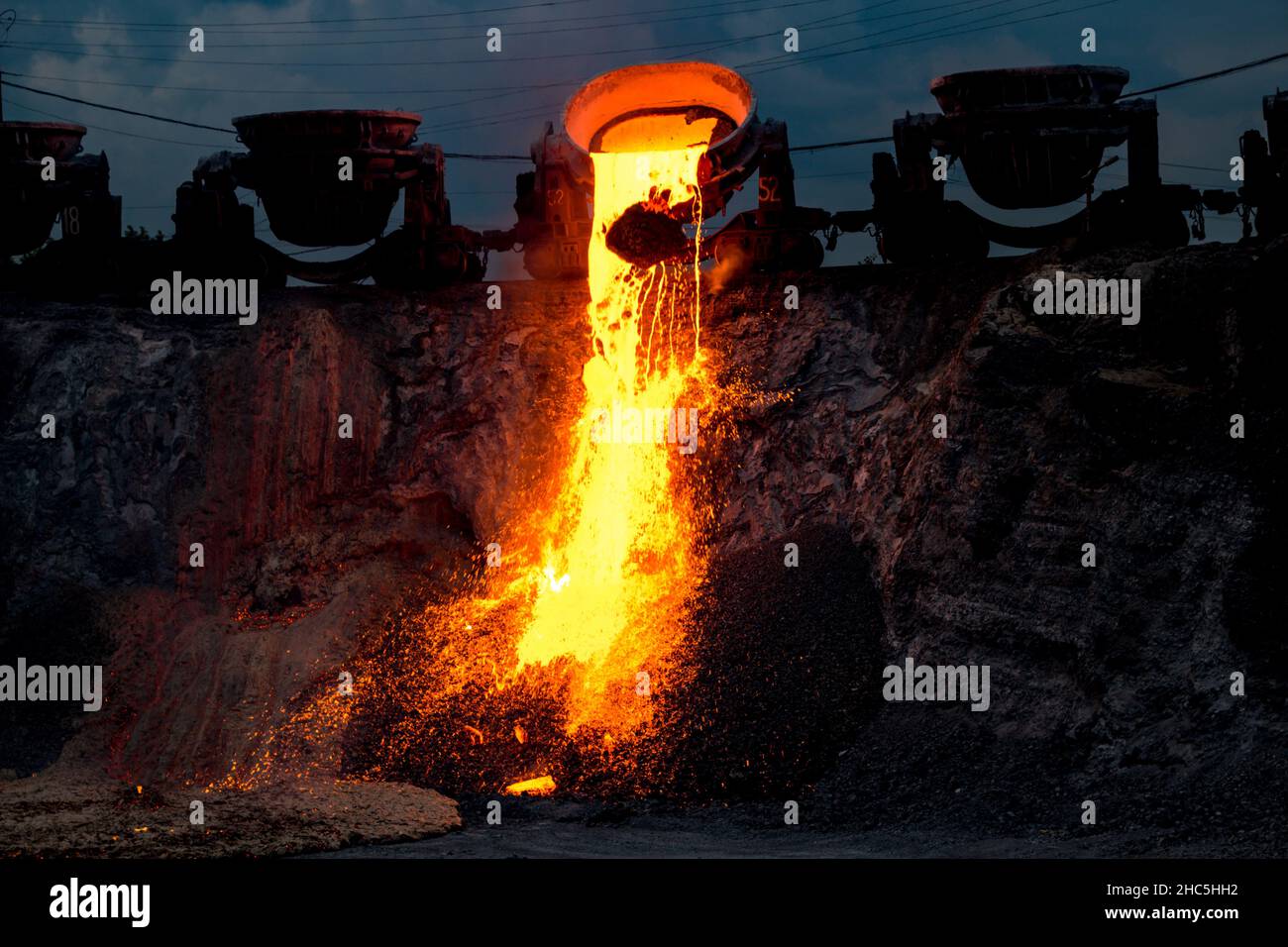 Molten iron stream in steel hi-res stock photography and images - Alamy