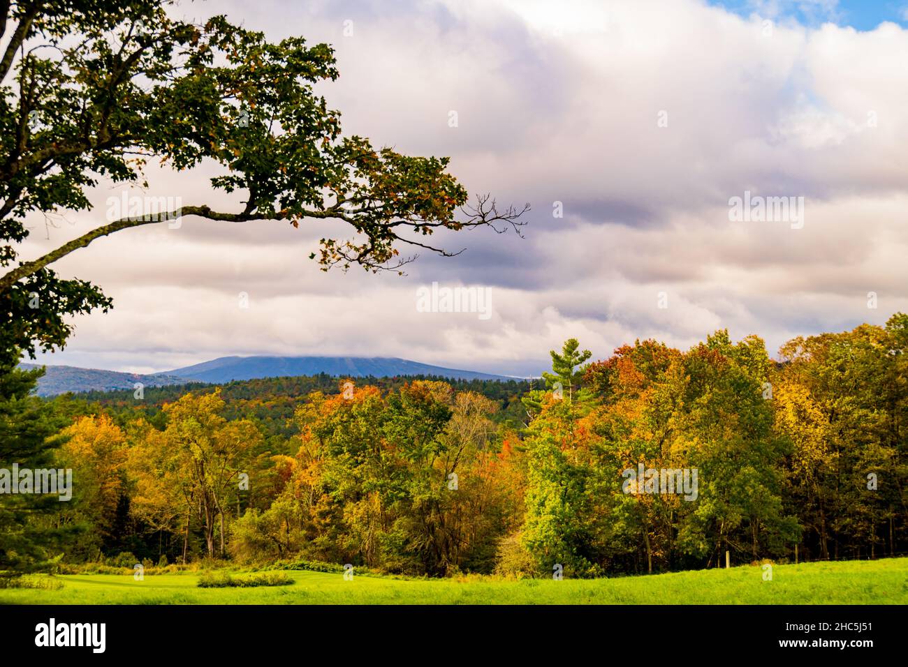 morning sun lights up the fall foliage in Vermont landscape Stock Photo ...