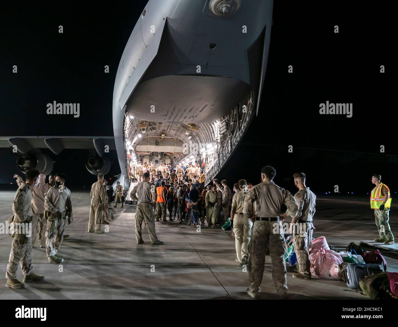 Afghanistan refugees airport hi-res stock photography and images - Alamy