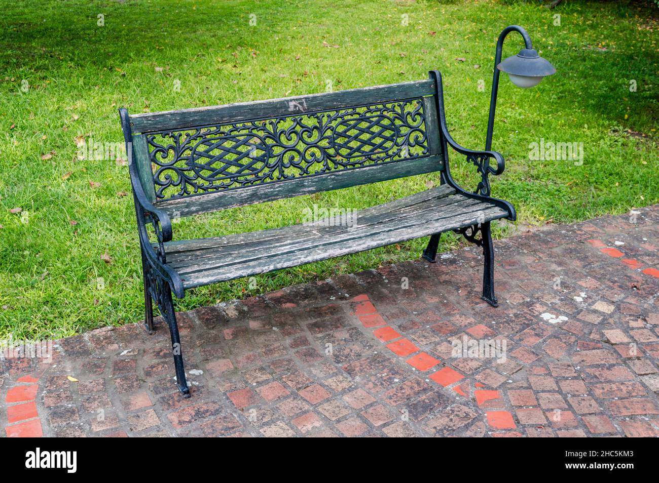 Street light in the park hi-res stock photography and images - Alamy