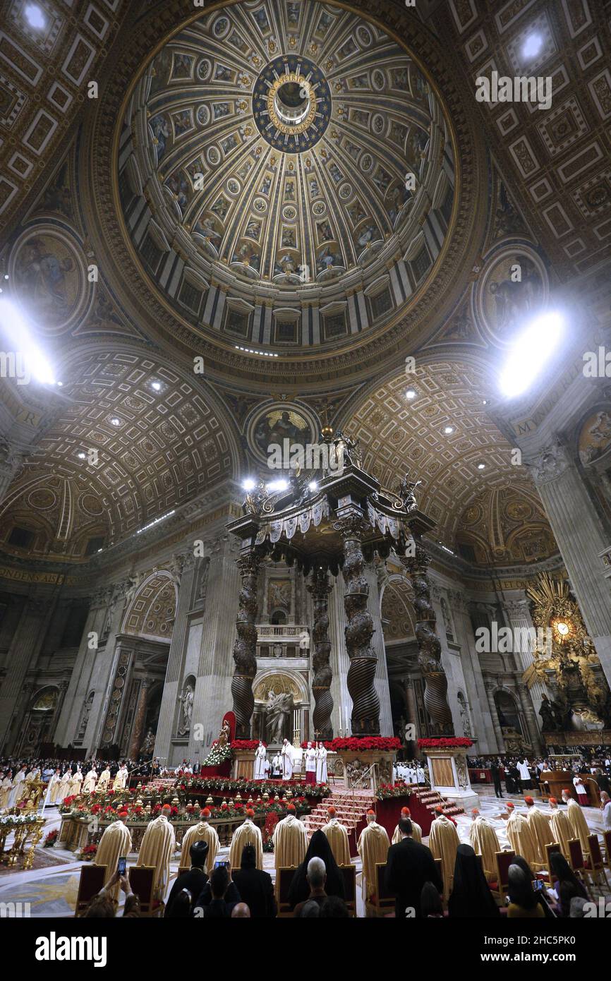 Christmas eve mass st basilica hi-res stock photography and images - Alamy